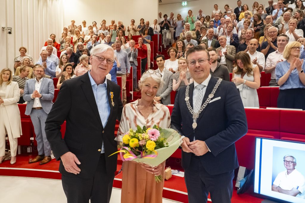 Koninklijke onderscheiding voor Hans Duvekot - Nieuws - Erasmus MC